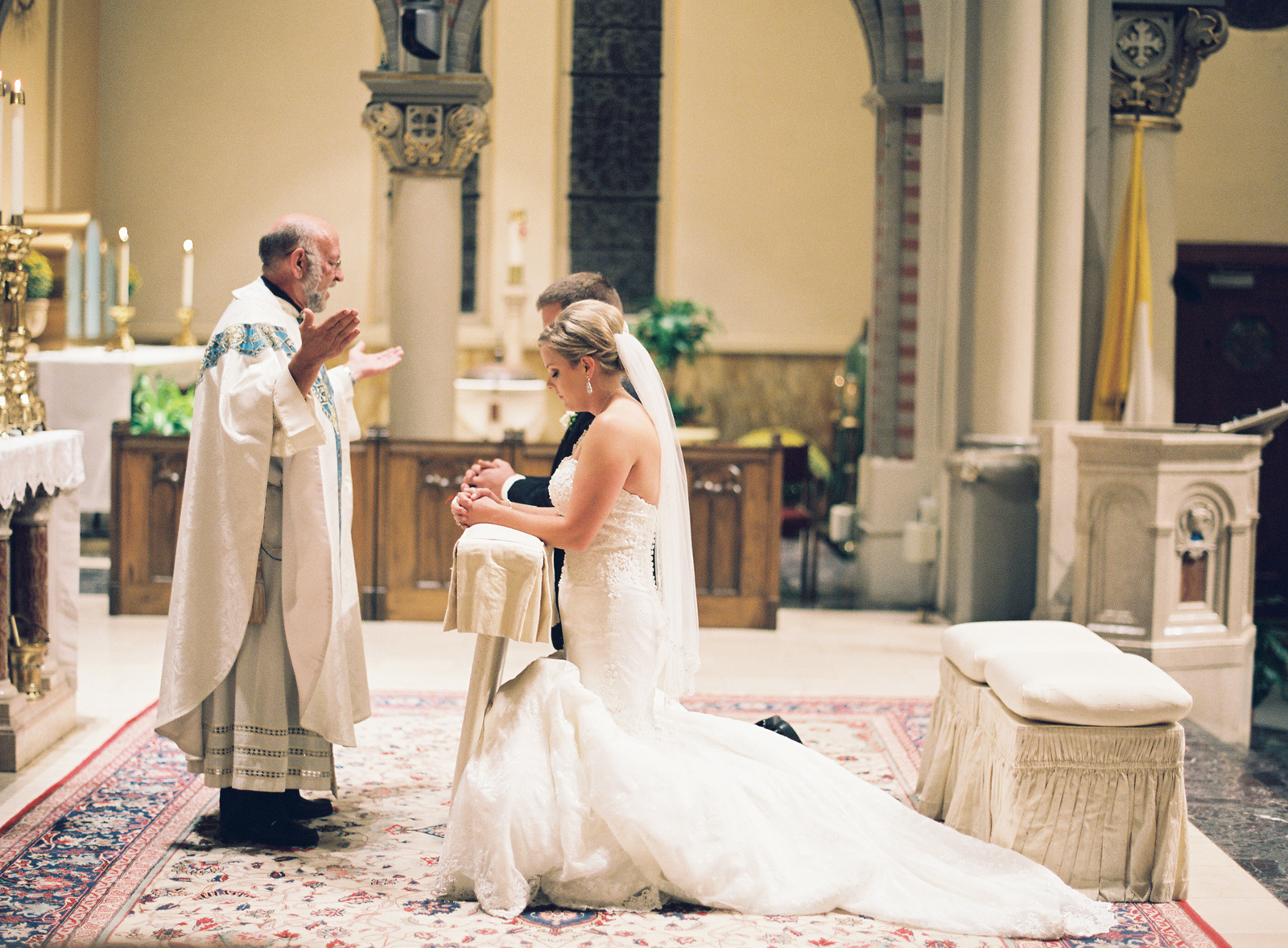127-ST_JOHN_CATHEDRAL_WEDD-copy-690x508 - Catherine Guidry Photography